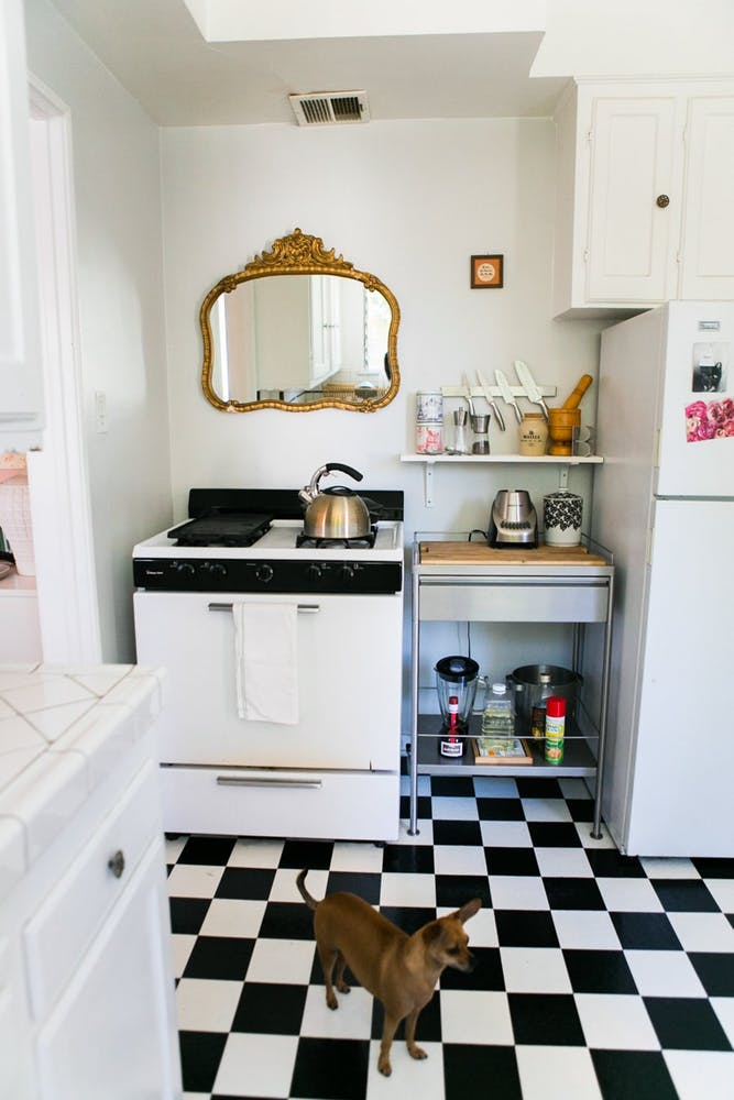 A mirror behind the stove? Sure! – Boulevard West